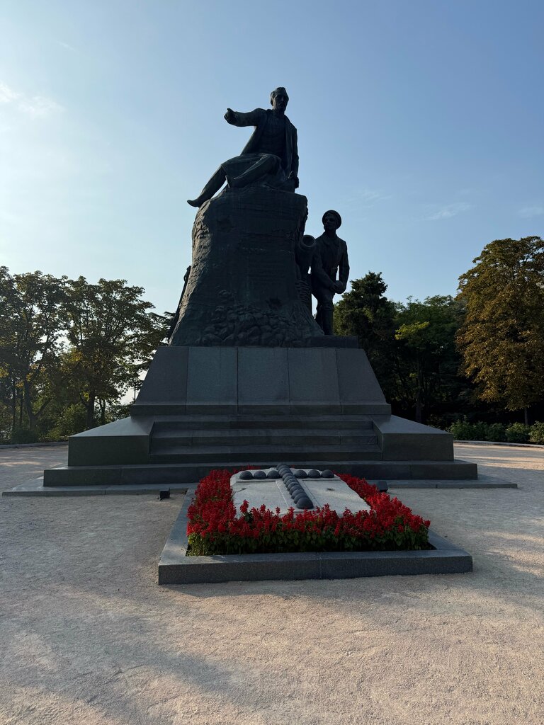 Anıt, heykel Памятный знак на месте смертельного ранения адмирала В.А. Корнилова, Sevastopol, foto