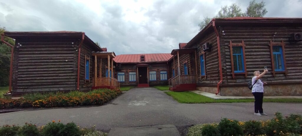 Kültür ve eğlence parkları парк деревянных скульптур Чудики, Altayski krayı, foto