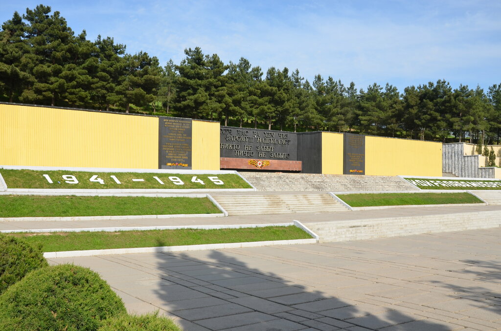 Anıt, heykel Ebedi Alev, Duşanbe, foto