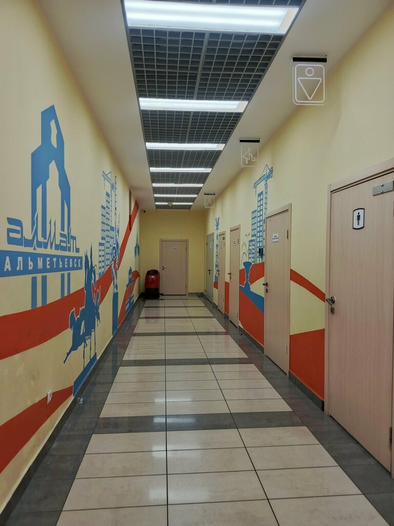 Aşılama noktası Пункт вакцинации в ТЦ Панорама, Almetyevsk (Elmet), foto