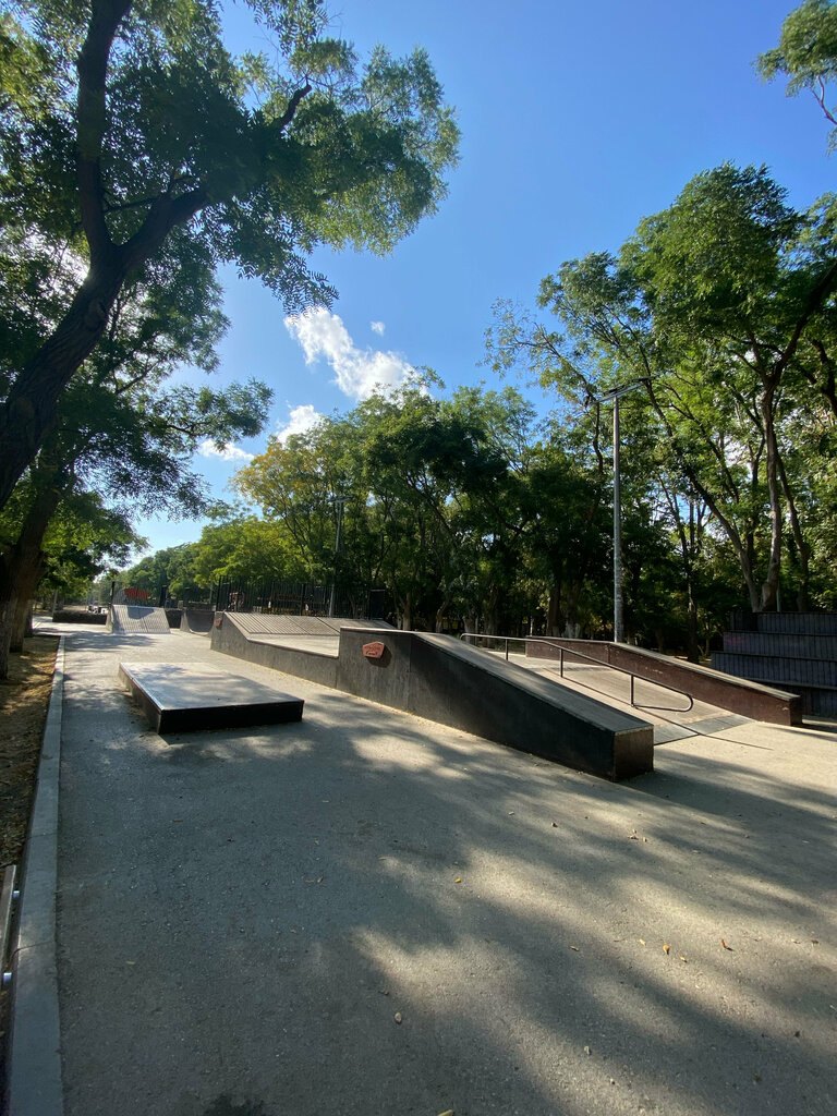 Spor alanı Скейтпарк, Yevpatorya, foto