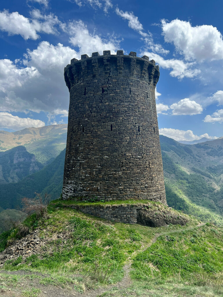 Turistik yerler Ицаринская башня, Dağıstan, foto