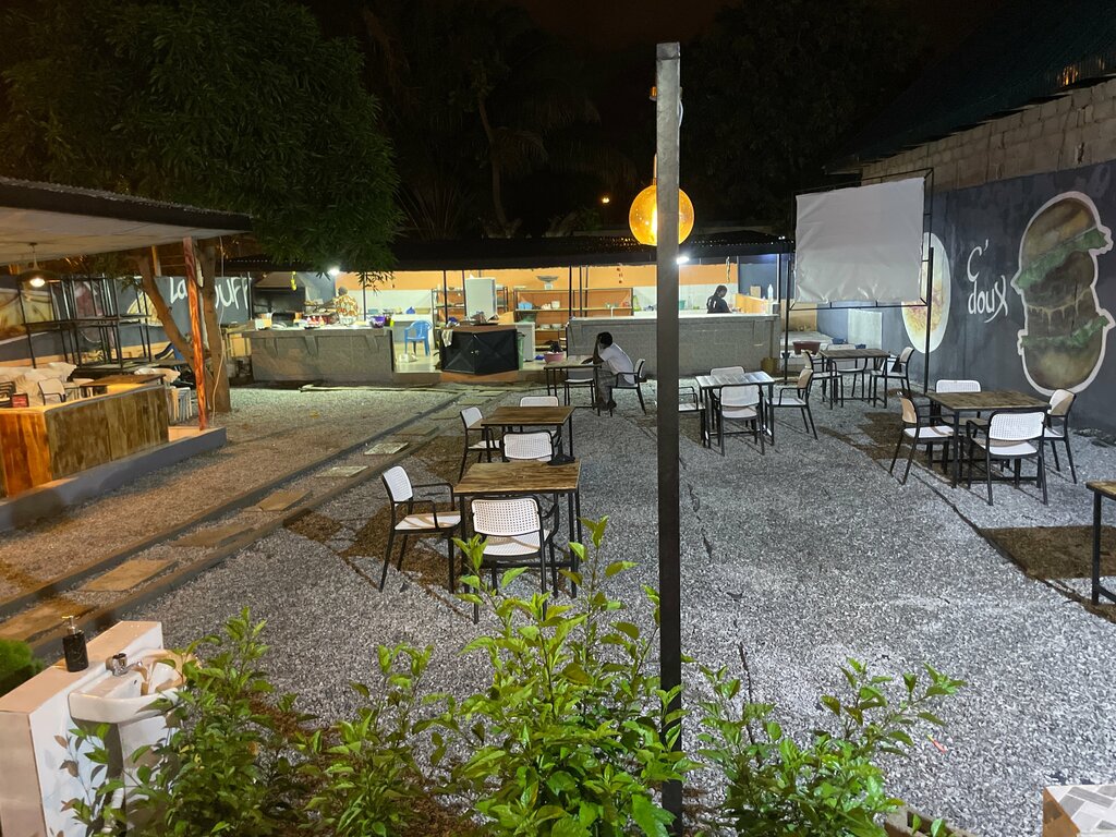 Restoran Sajo Resto Bar, Yamoussoukro, foto