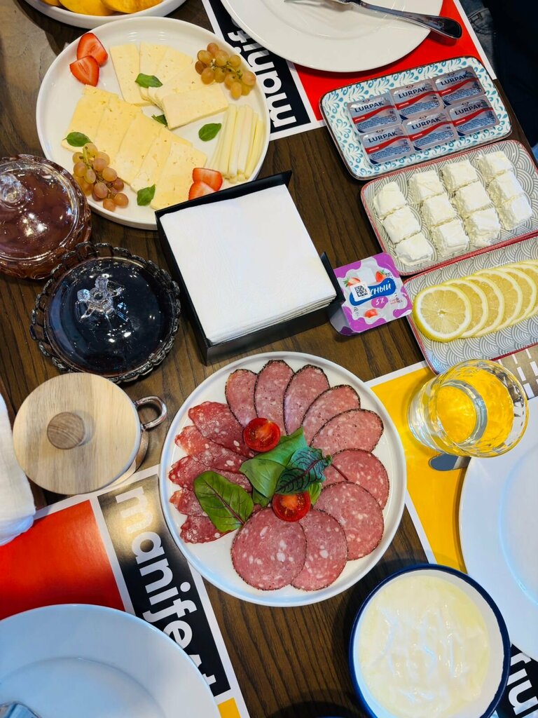 Restoran Manifest, Gümrü, foto