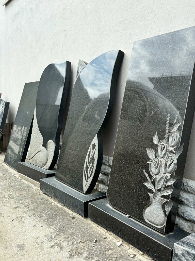 Heykel ve mezarlık taşı üreticileri Рембыт-Цех, Kaluga, foto