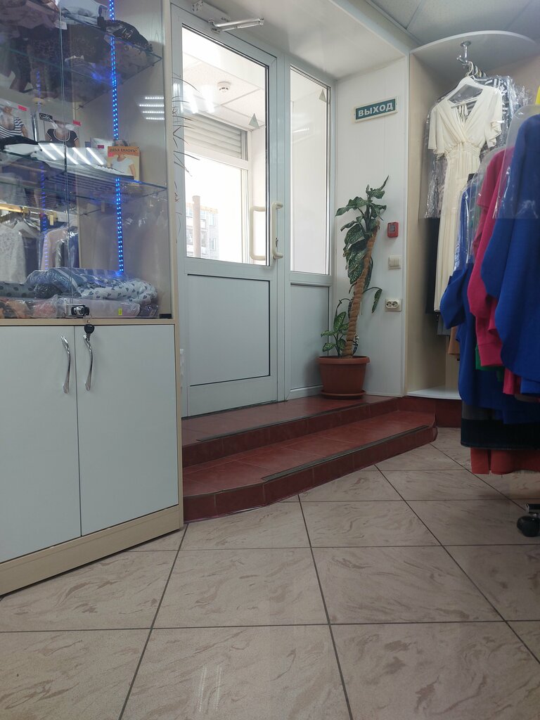 Giyim mağazası Анталия, Ust‑Kut, foto