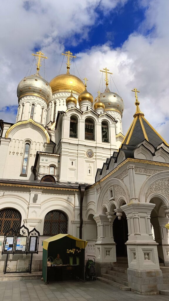 Ortodoks kiliseleri Chasovnya Aleksiya, mitropolita Moskovskogo, V Zachatyevskom monastyre, Moskova, foto