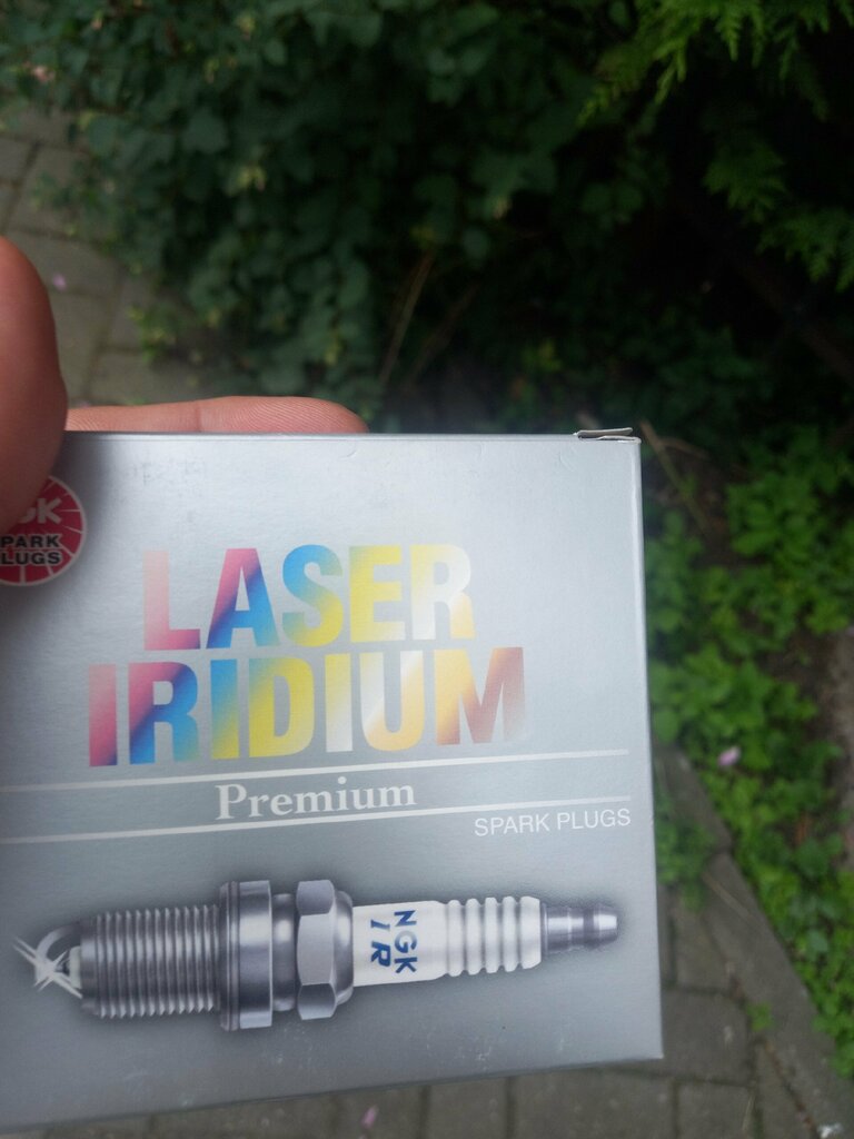 Otomobil yedek parçaları Ngk, Kaliningrad, foto