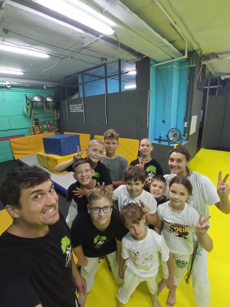 Dans okulları Capoeira Dvizh, Krasnoyarsk, foto