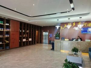 Madoi Huangheyuan Grand Hotel (200 meters west of Hongyuan Gas Station, Three-way Intersection, Machali Town), otel  Çinghay'dan