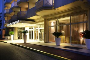AC Hotel Ambassadeur Antibes  Juan les Pins (Chemin des Sables No:50, Antibes), otel