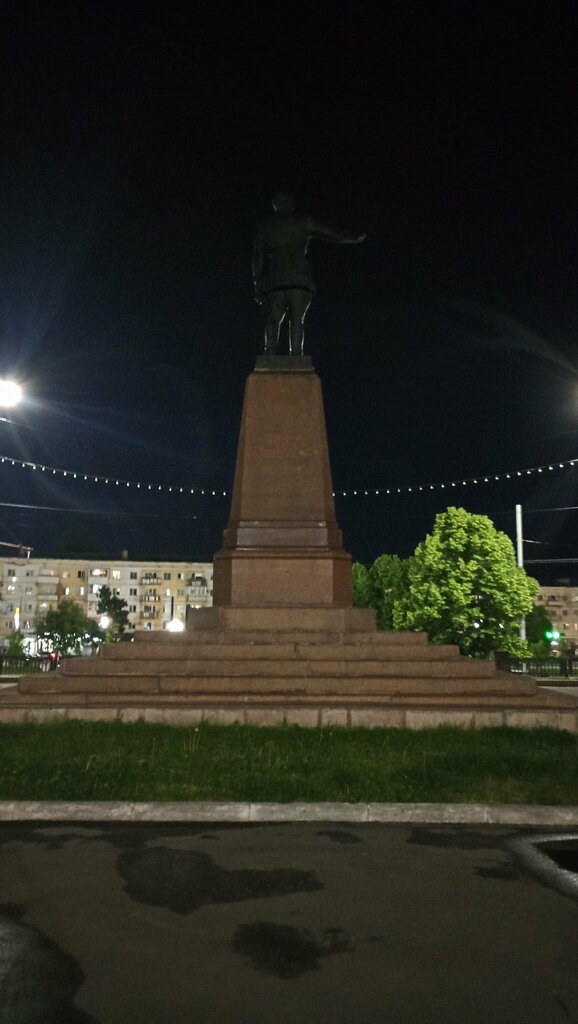 Anıt, heykel Феликс Эдмундович Дзержинский, Saratov, foto