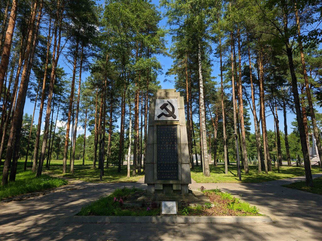 Anıt, heykel Замученным в 1919 году белыми бандами, Kingisepp, foto