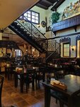 Dom Koromyslom (Rabochaya Street No:25), kafe  Velikiy Novgorod'dan