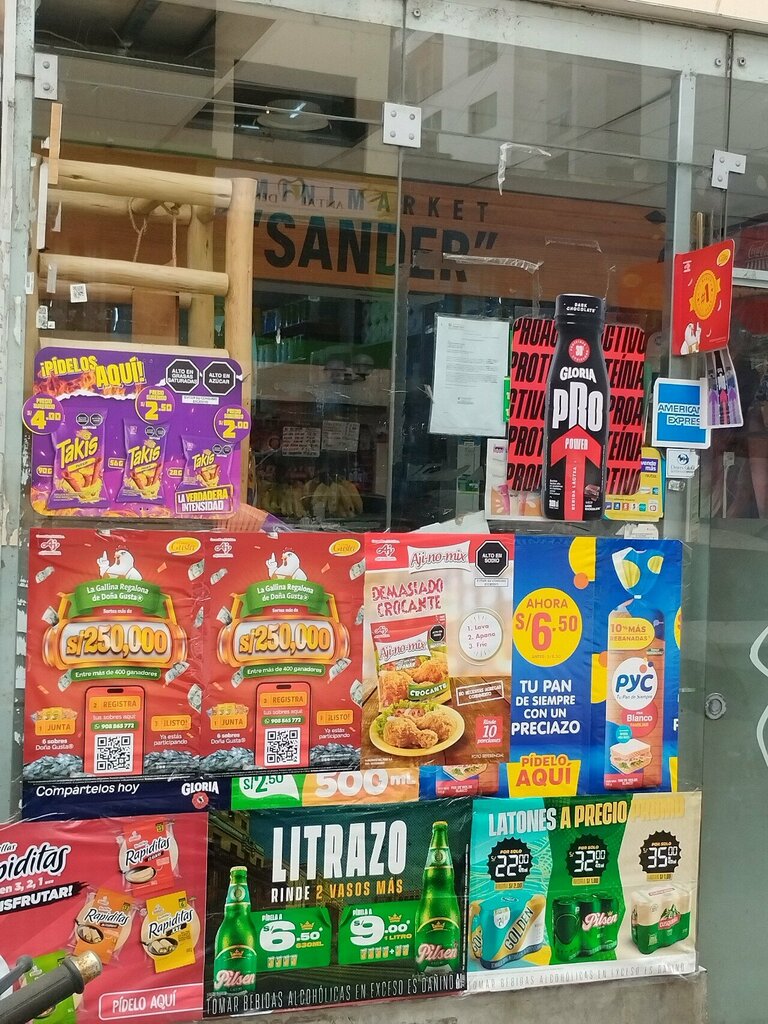 Alkollü içecekler Minimarket Sander, Lima, foto