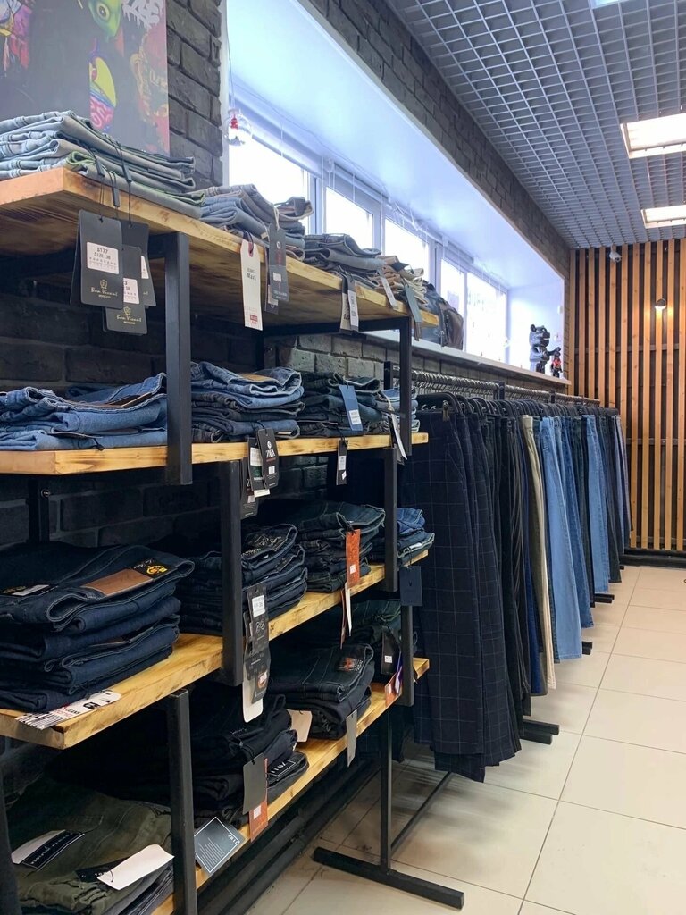 Giyim mağazası Гардероб, Koriajma, foto