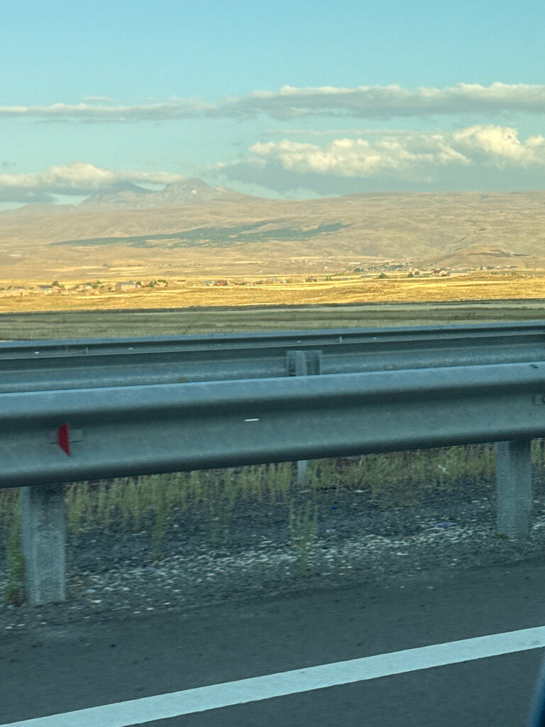 Dağ zirvesi Shavoyi kond, Şirak, foto