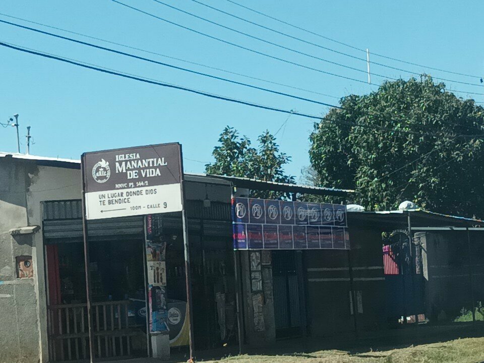 Dini dernekler Iglesia Manantial de vida, Santa‑Krus, foto
