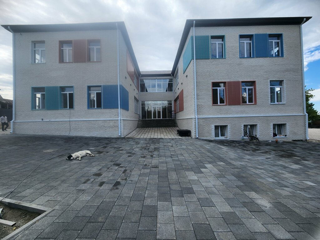 Ortaokul Гудаутская русская школа средняя школа № 4 им. О. Ч. Гвазава, Gudauta, foto