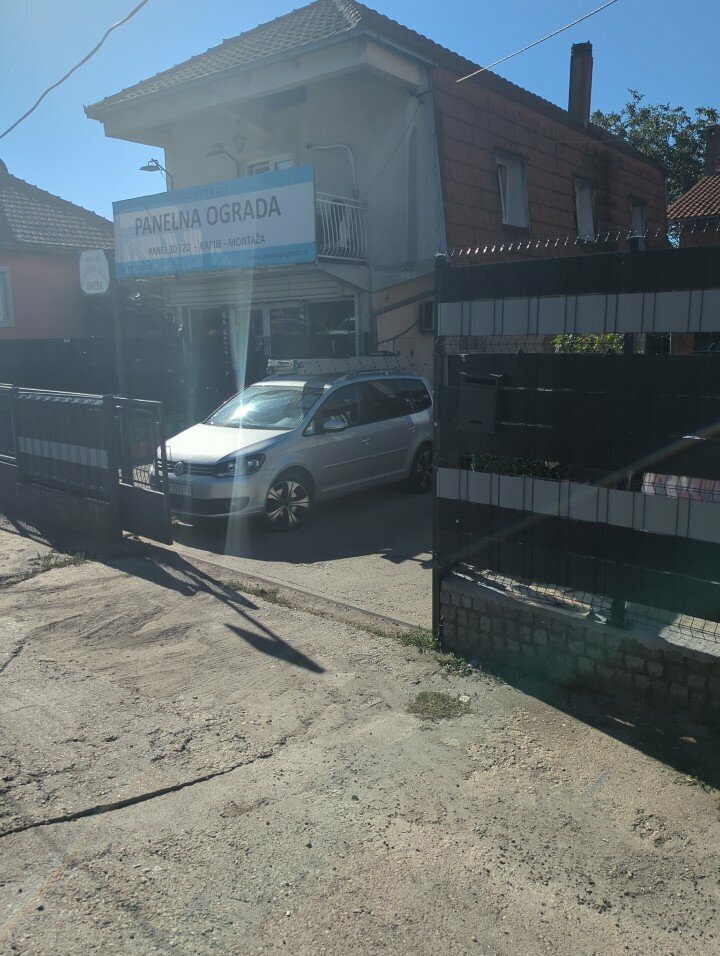 Çitler, parmaklıklar Panelna Ograda, Belgrad, foto