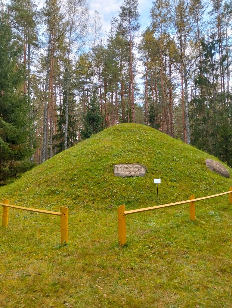 Turistik yerler Курган Славы в память партизан бригады им. Суворова, Vitebskaya oblastı, foto