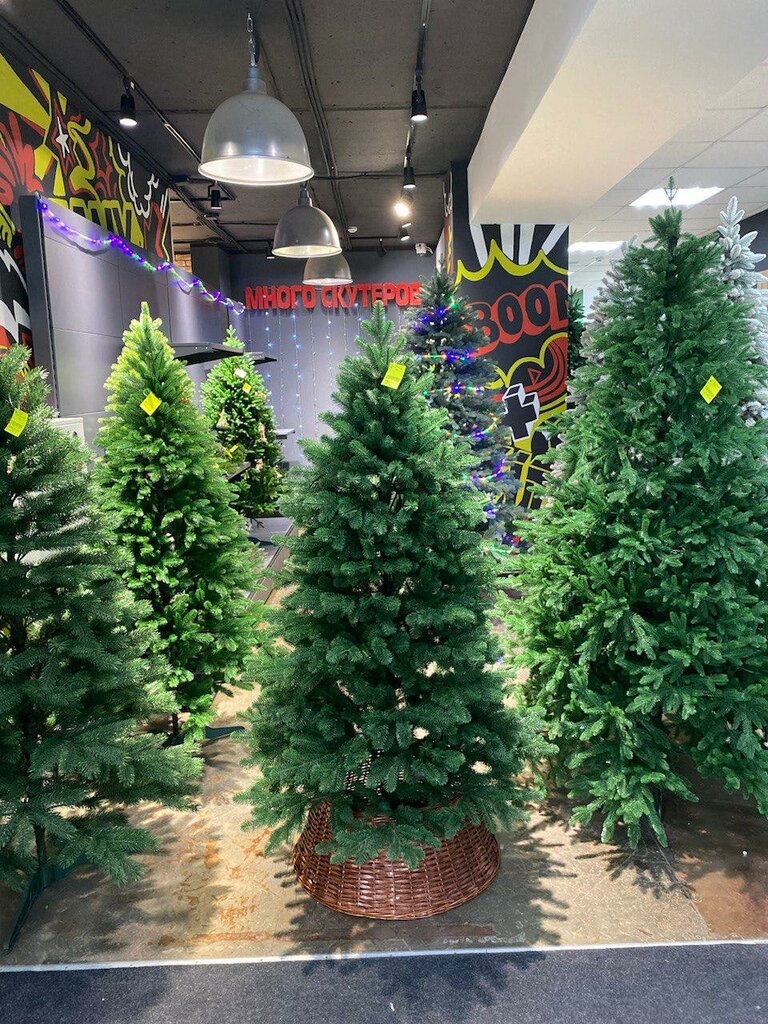 Yapay çam ağaçları ve süsleri Много Ёлок, Orenburg, foto