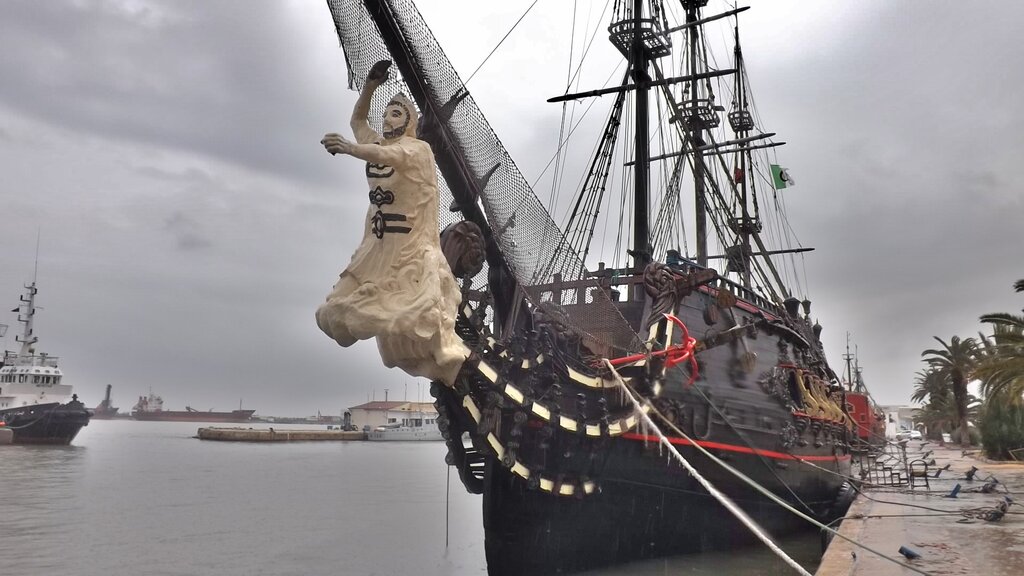 Deniz ve nehir iskeleleri Port De Sousse, Sousse, foto