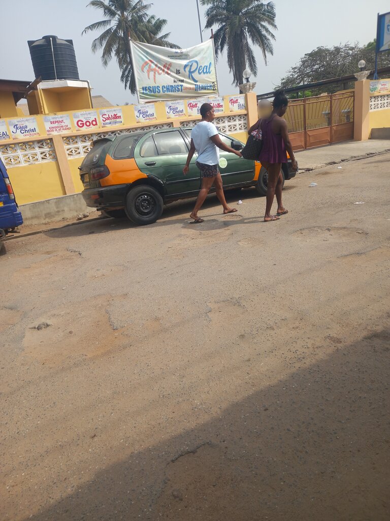 Protestan kilisesi Mamprobi Baptist Church, Akra, foto