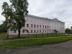 Gimnaziya (Pionerskaya ulitsa No:10), fen lisesi, sosyal bilimler lisesi  Aleksandrovsk'tan