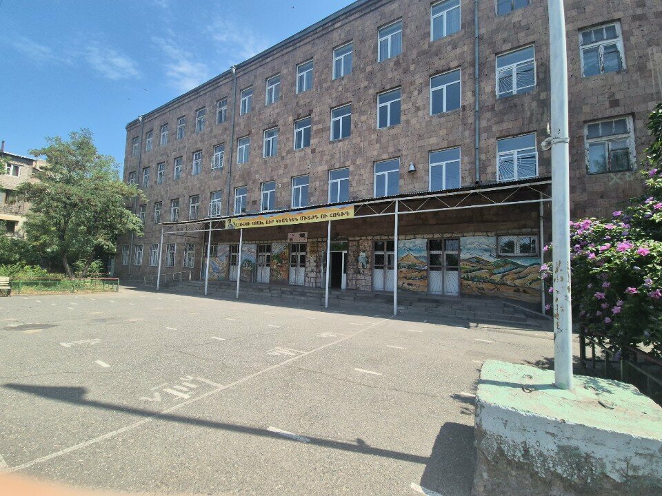 Ortaokul Yerevan basic school № 86 named after Martiros Saryan, Erivan, foto