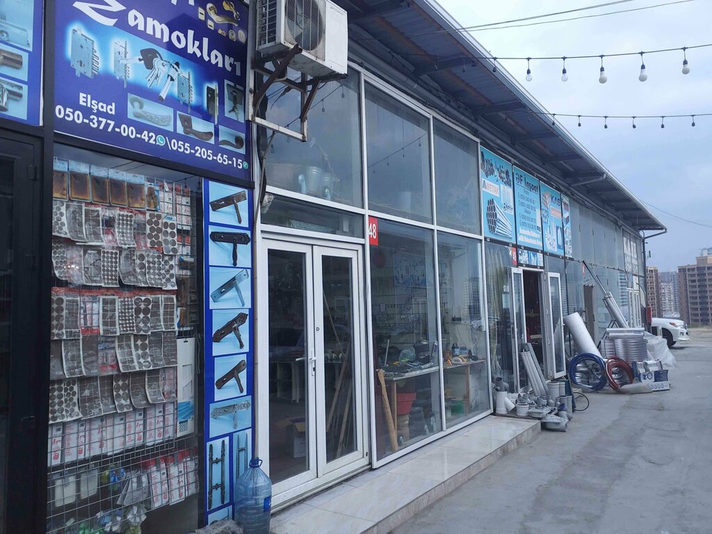 Yapı mağazası Tikinti uchun khirdavat, Bakü, foto