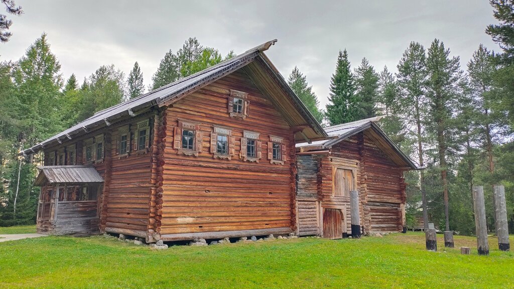 Turistik yerler Дом-двор Е.И. Кириллова из деревни Киселёво, Arhangelskaya oblastı, foto
