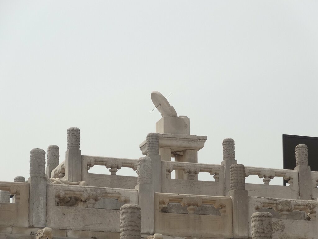 Dekorasyon ve süsleme, onur panosu Императорские солнечные часы, Beijing, foto