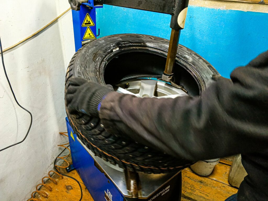 Oto lastik tamiri Lastik montajı, Cheboksary, foto