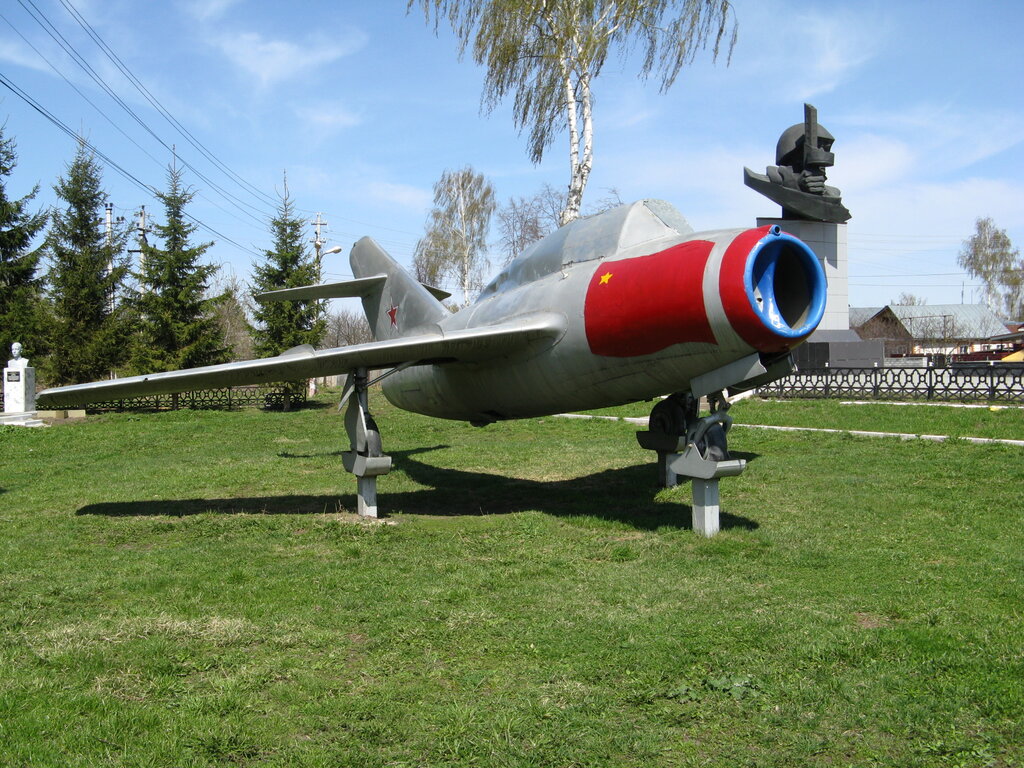 Teknoloji anıtı Истребитель МиГ-15УТИ, Nijegorodskaya oblastı, foto