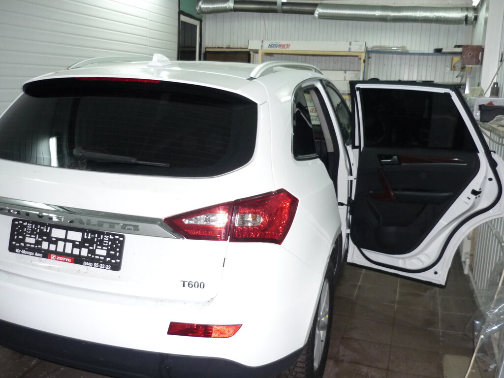 Araç camlarının renklendirilmesi Number one tinting center, Volgograd, foto