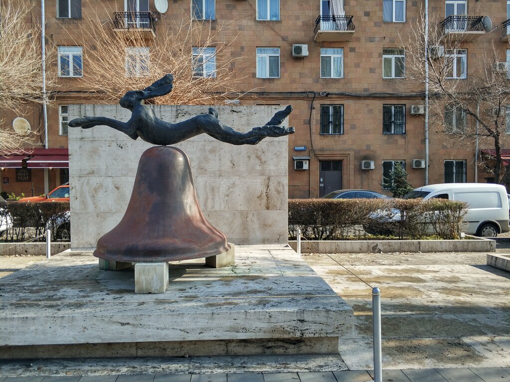 Anıt, heykel Gendrd i, Gendrd II, Erivan, foto