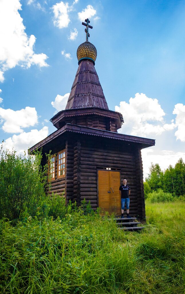 Şapel, haç anıtı Часовня Макария Унженского и Желтоводского, Nijegorodskaya oblastı, foto