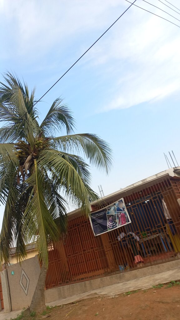 Giyim mağazası Adom Ne Nhyira Stores, Dünya, foto