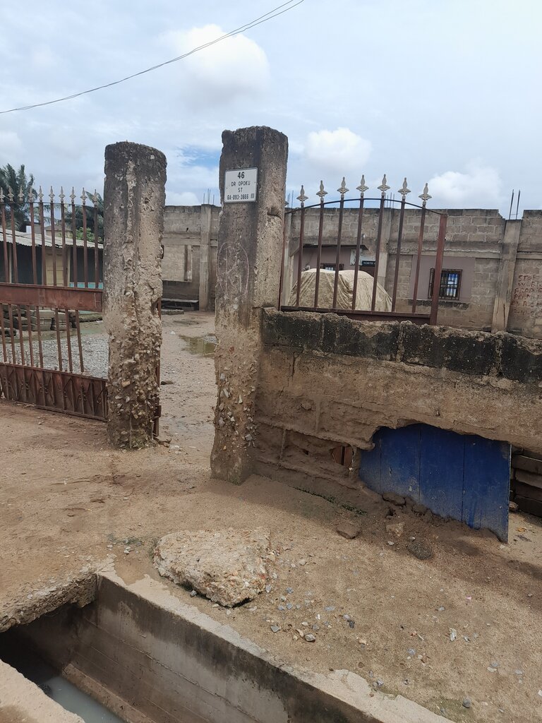 Protestan kilisesi Christian Divine Church Alajo, Akra, foto