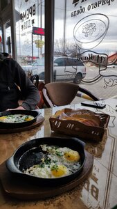 У Мамы (Sadovaya ulitsa No:280Б, stanitsa Voronezhskaya), kafe  Krasnodarski krayından