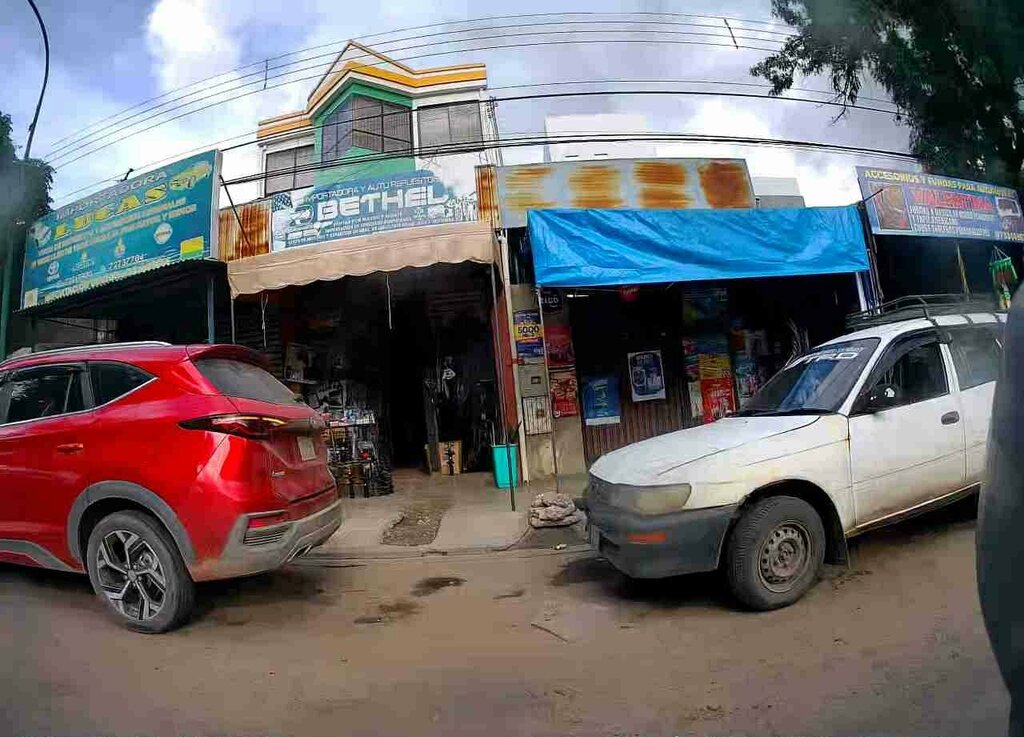 Otomobil yedek parçaları Autorepuestos Bethel, Cochabamba, foto