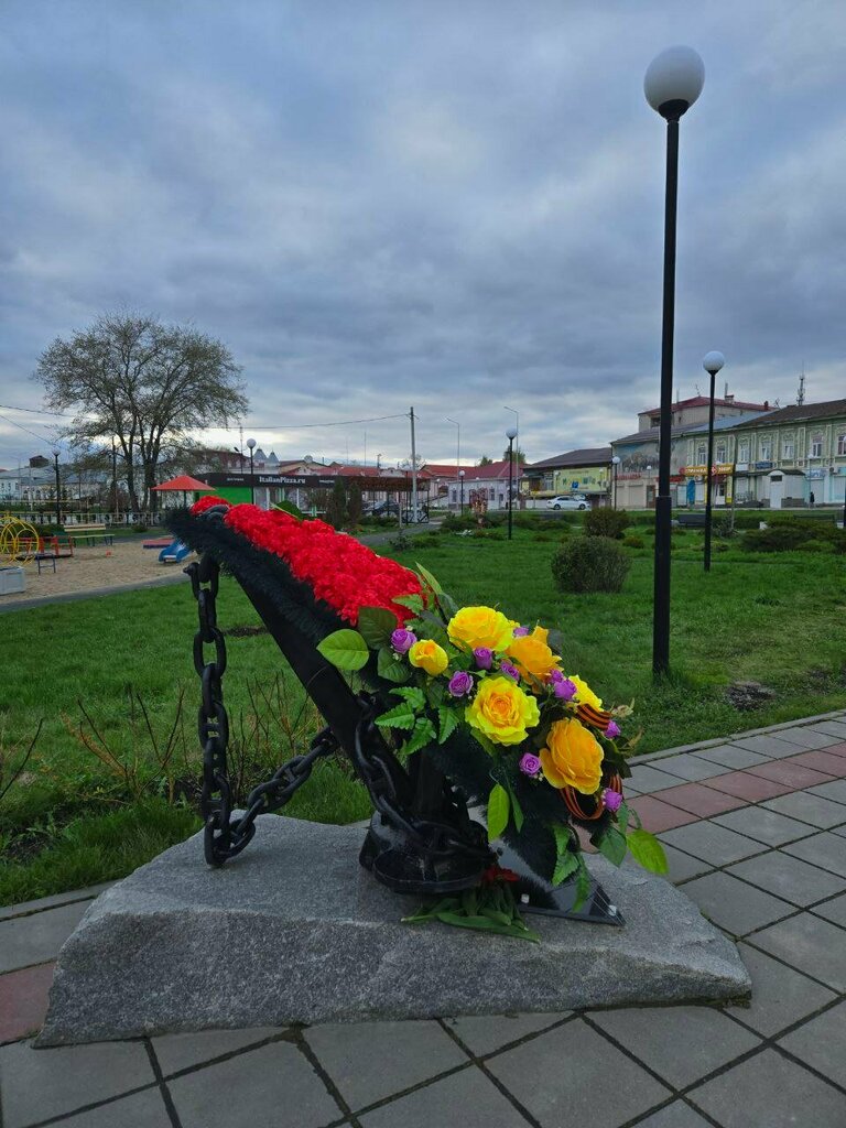 Anıt, heykel Якорь, Kamyşlov, foto