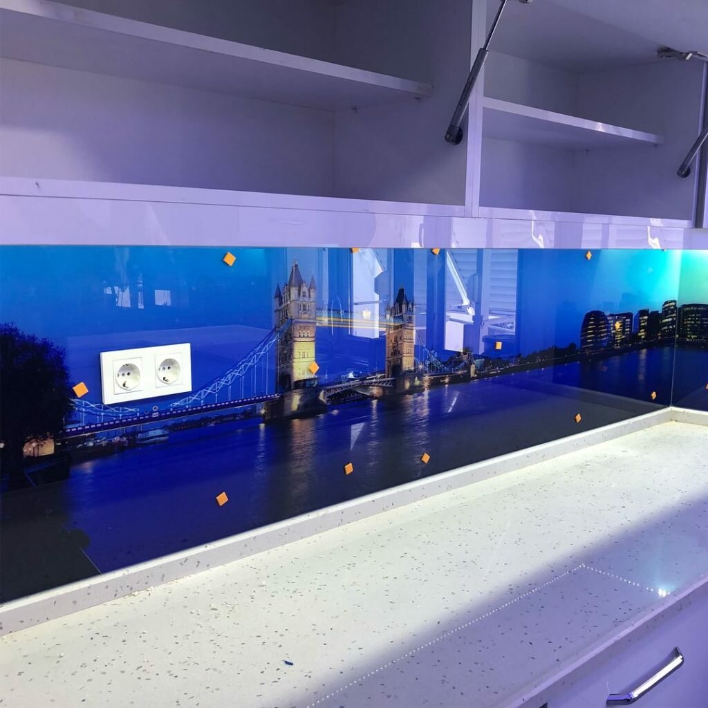 Cam ve cam ürün üreticisi Turuncu Tasarım, İzmir, foto