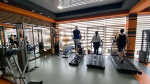 Фитнес клуб Gold Gym (ulitsa 50 let Oktyabrya No:37), fitness kulüpleri  Zelenokumsk'tan
