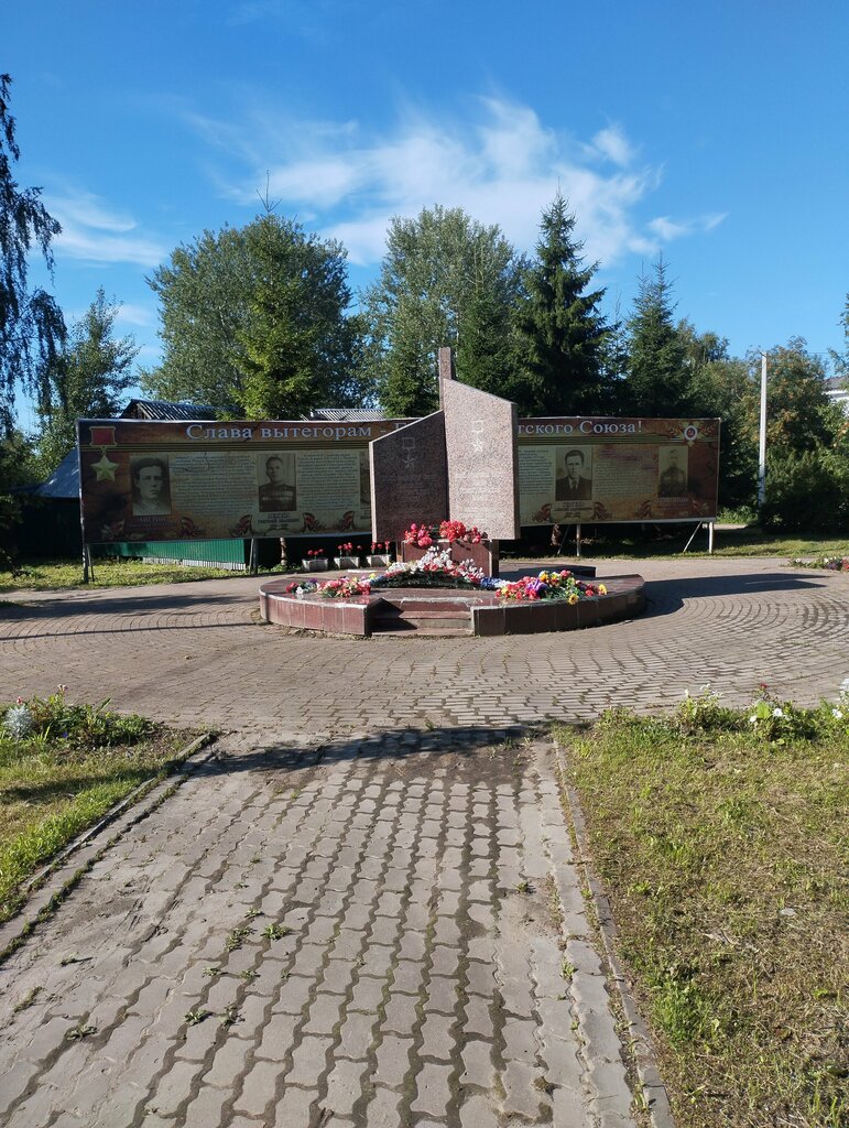 Anıt, heykel Стела землякам-Героям Советского Союза, Vytegra, foto