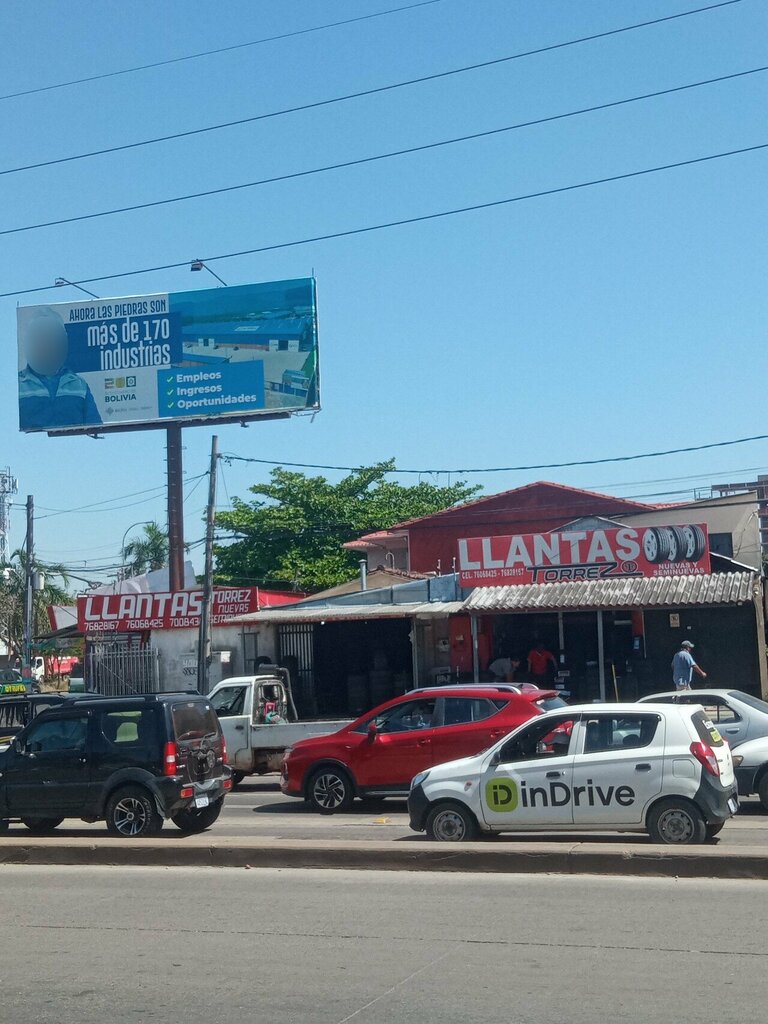 Jant ve lastikçiler Llantas Torrez, Santa‑Krus, foto