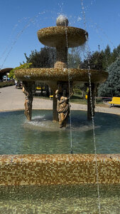 Fountain (Gagauz Yeri, Comrat, Komrat Merkezi Parkı), çeşme  Comrat'tan