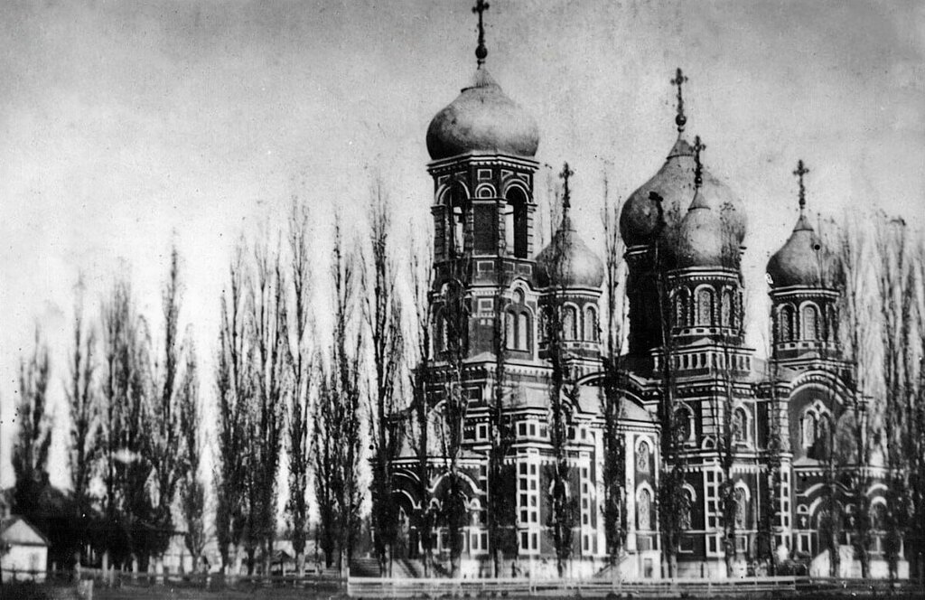 Şapel, haç anıtı Chasovnya Troitsy Zhivonachalnoy V Yelizavetinskoy, Krasnodarski krayı, foto