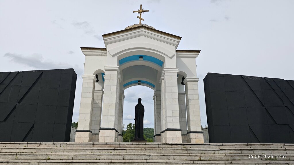 Anıt, heykel Дева Мария, Mejdureçensk, foto